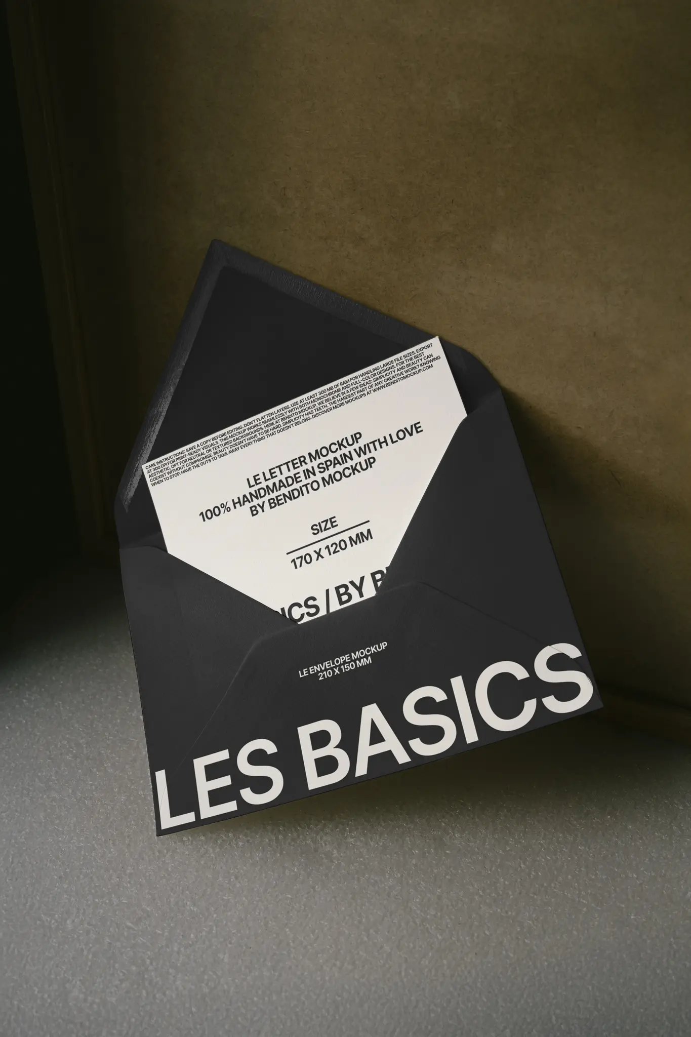 LB25 W02 Le Envelope 02 Mockup - Bendito Mockup